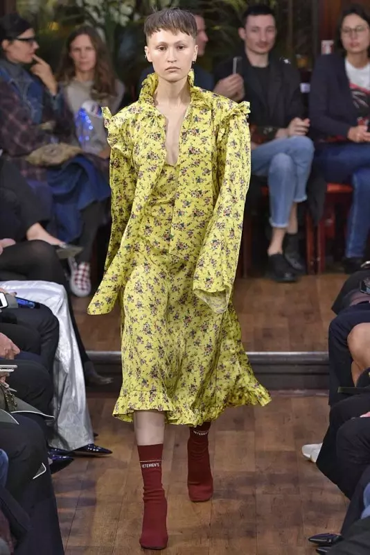 Vetements көктемі 2016: Париж сән апталығында ең көп айтылған бренд 89100_20