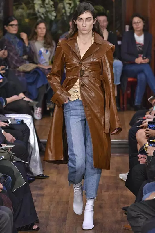 Vetements Spring 2016: Thương hiệu được nói nhiều nhất tại Tuần lễ thời trang Paris 89100_24