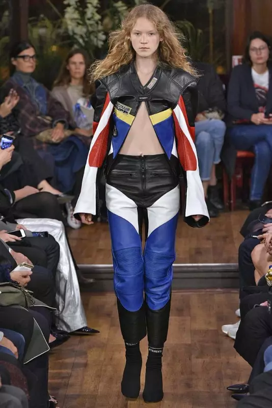 Vetements Spring 2016: Thương hiệu được nói nhiều nhất tại Tuần lễ thời trang Paris 89100_33