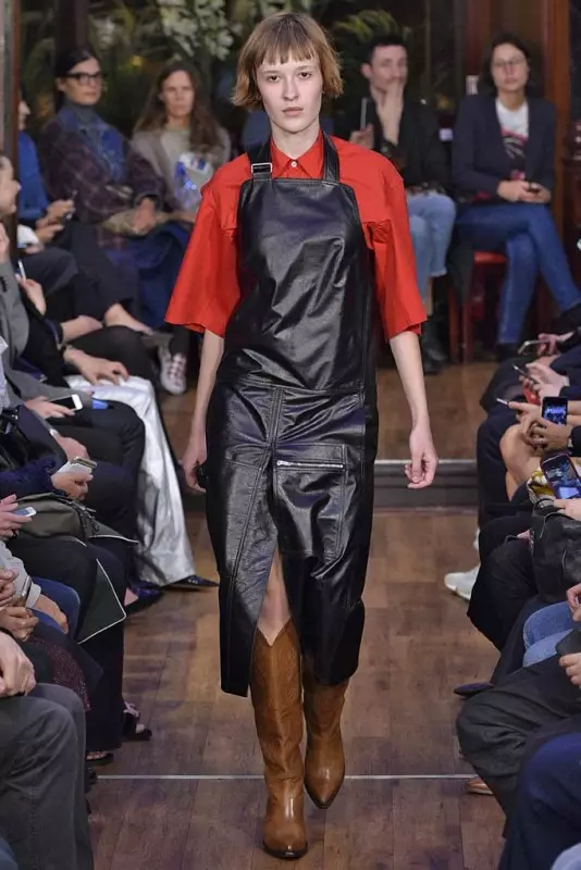 Vetements Spring 2016: Thương hiệu được nói nhiều nhất tại Tuần lễ thời trang Paris 89100_37