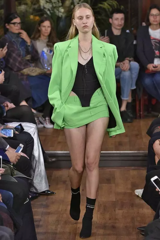 Vetements көктемі 2016: Париж сән апталығында ең көп айтылған бренд 89100_5