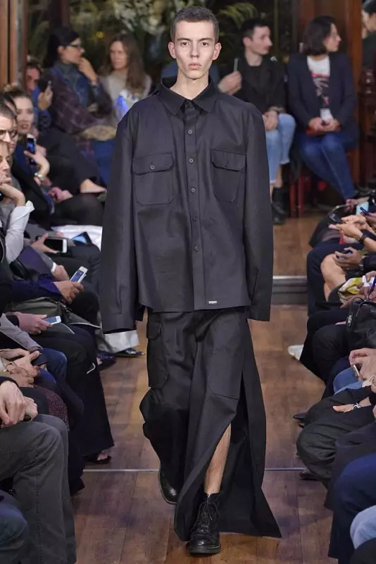 Vetements Spring 2016: Thương hiệu được nói nhiều nhất tại Tuần lễ thời trang Paris 89100_8