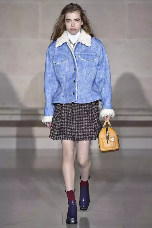 Louis Vuitton nutup Paris Fashion Week ing Louvre 89439_15