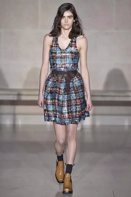 Louis Vuitton nutup Paris Fashion Week ing Louvre 89439_27