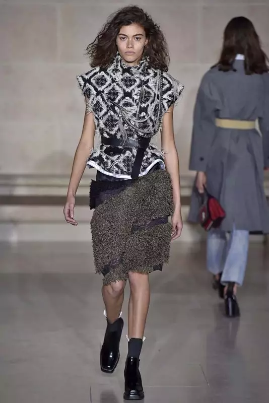 Louis Vuitton nutup Paris Fashion Week ing Louvre 89439_34