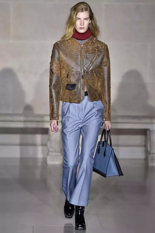 Louis Vuitton nutup Paris Fashion Week ing Louvre 89439_4
