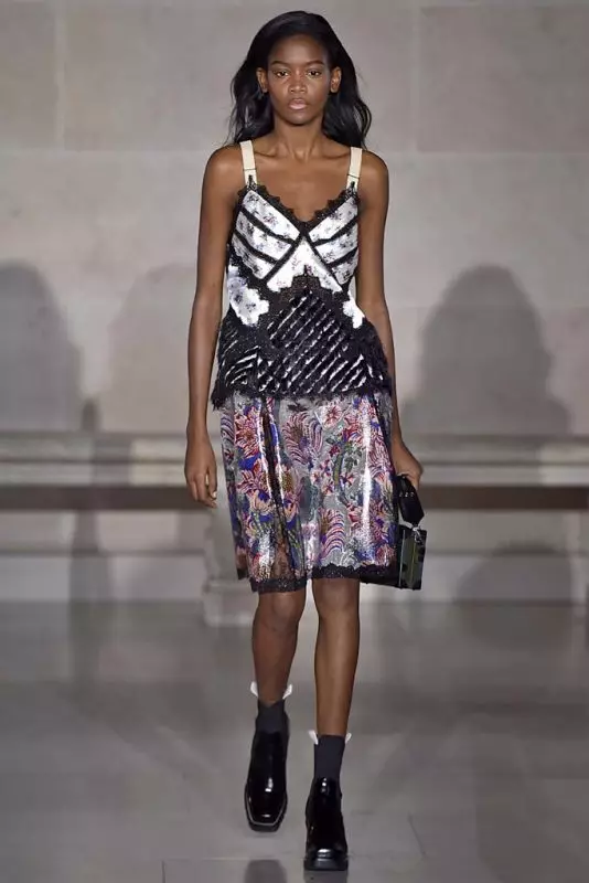 Louis Vuitton schließt Paris Fashion Week im Louvre 89439_40
