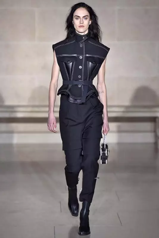 Louis Vuitton Menutup Minggu Fesyen Paris di Louvre 89439_44