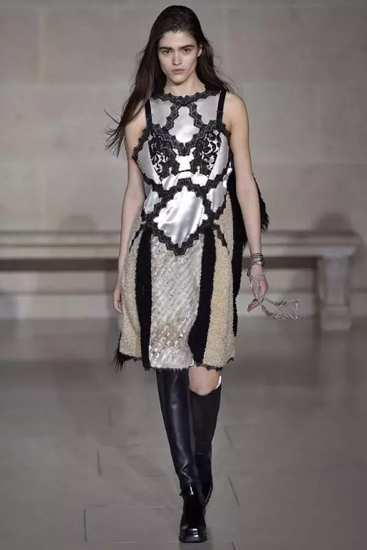 Louis Vuitton Menutup Minggu Fesyen Paris di Louvre 89439_46