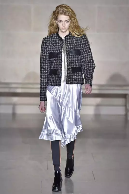 Louis Vuitton nutup Paris Fashion Week ing Louvre 89439_7