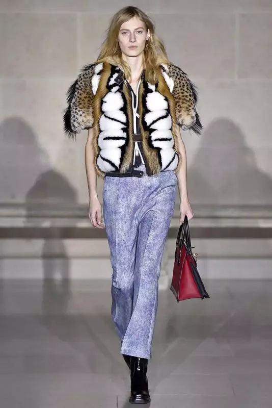 Louis Vuitton Menutup Minggu Fesyen Paris di Louvre 89439_9