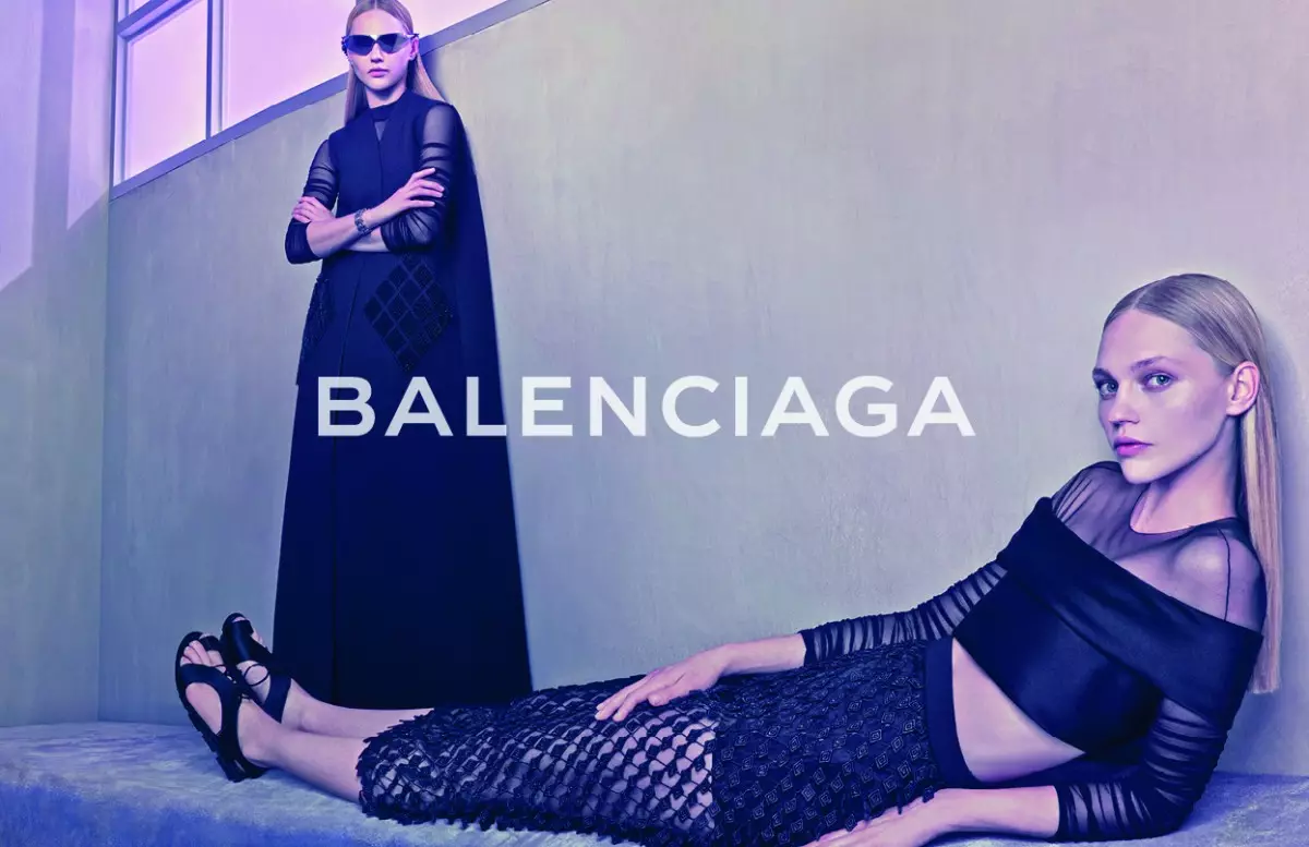 Sasha Pivovarova est le nouveau visage de Balenciaga