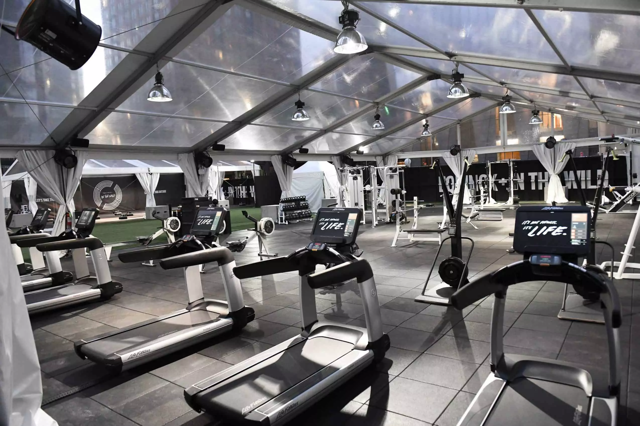 Workout-motivaasje nedich? Alles wat jo witte moatte oer de Outdoor Club fan Equinox 9038_3