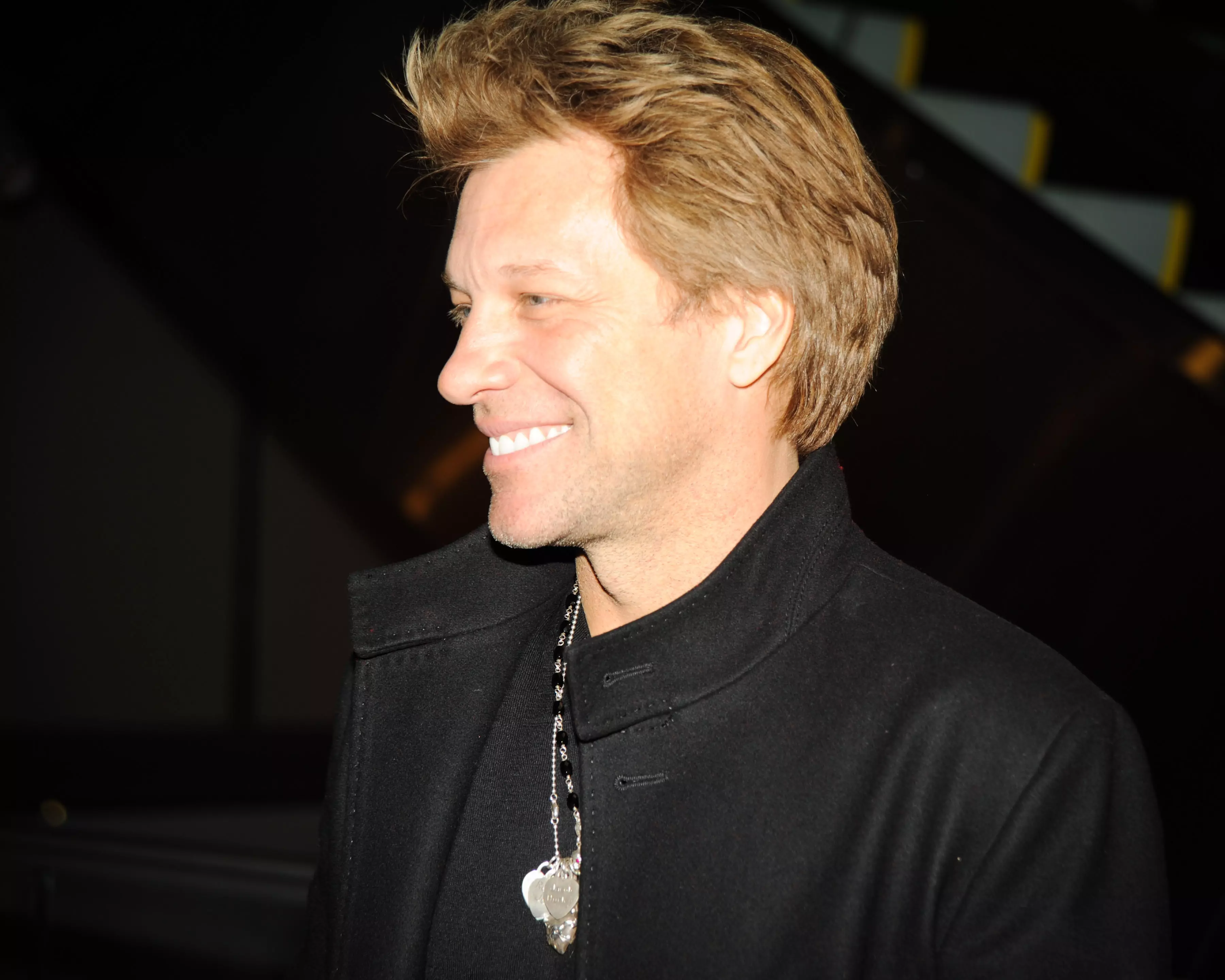 តើអ្វីដែលនាំ Jon Bon Jovi ទៅ NYFW?