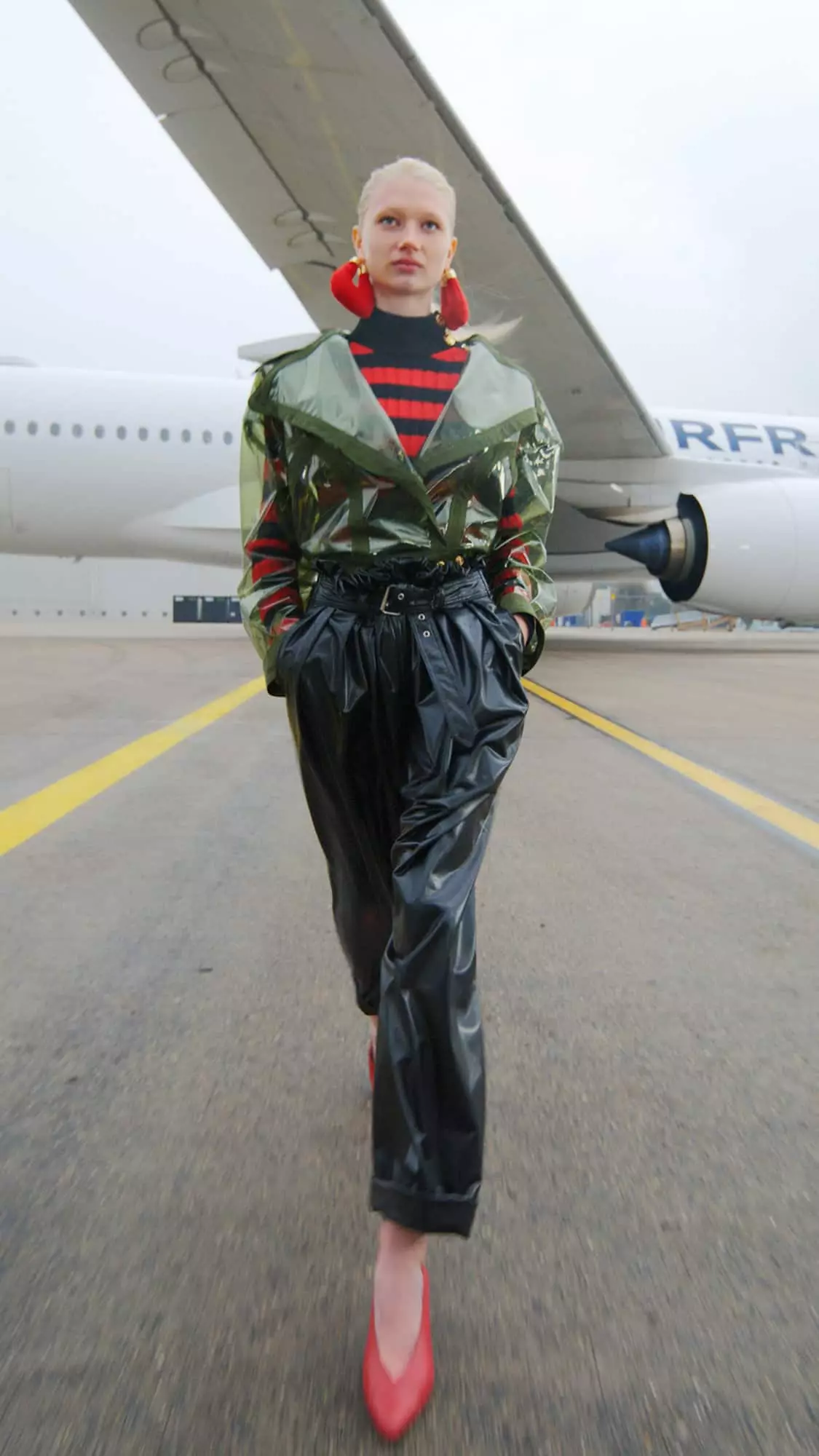 Olivier Rousteing est monté dans les airs — et hors de ce monde ! — Pour Balmain Fall '21 9100_34