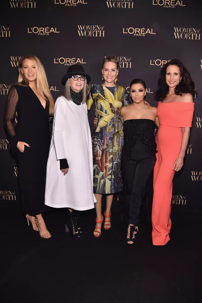 Blake Lively, Karlie Kloss dan Ramai Lagi Menghadiri Anugerah Wanita Bernilai L'Oreal Paris 91861_1