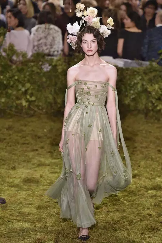 Mariya Grazia Chiuri's Haute Couture Fairytale na Kirista Dior 95554_15
