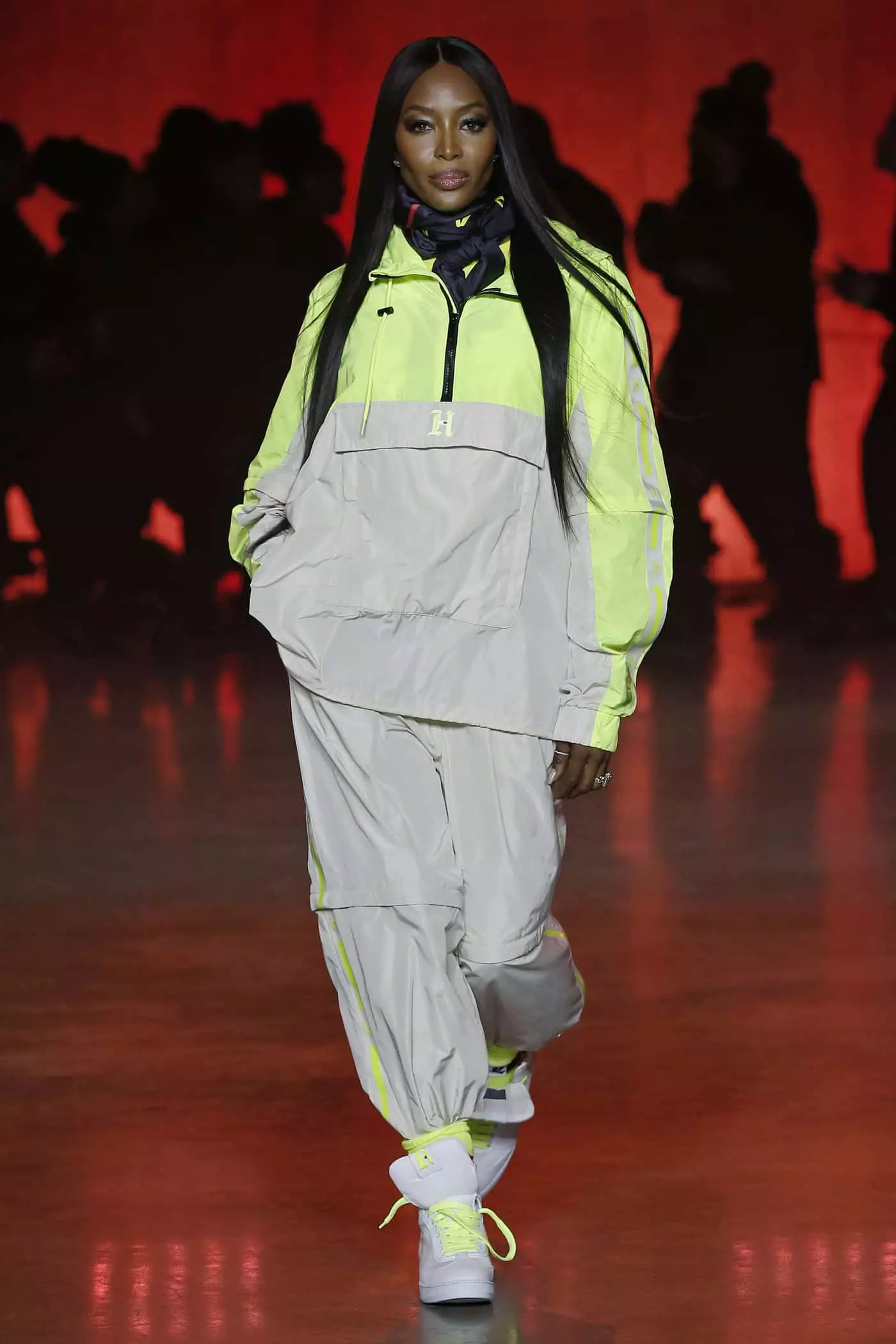 Rick Owens emmène Moncler Tour Bus dans la zone 51, Richard Malone remporte le prix Woolmark 9587_17