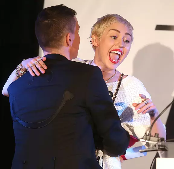 Yksinomainen! Katso Miley Cyrus juhlii Jeremy Scottia