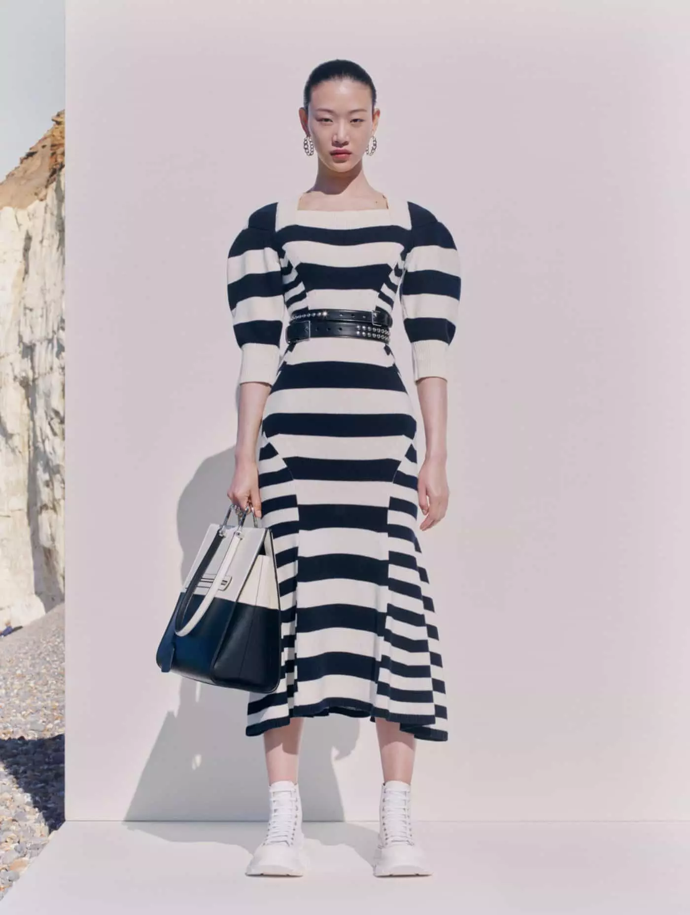 Deleng Koleksi Alexander McQueen Pre-Spring '21 sing Apik banget, Dirancang dening Sarah Burton Sajrone Lockdown 972_13