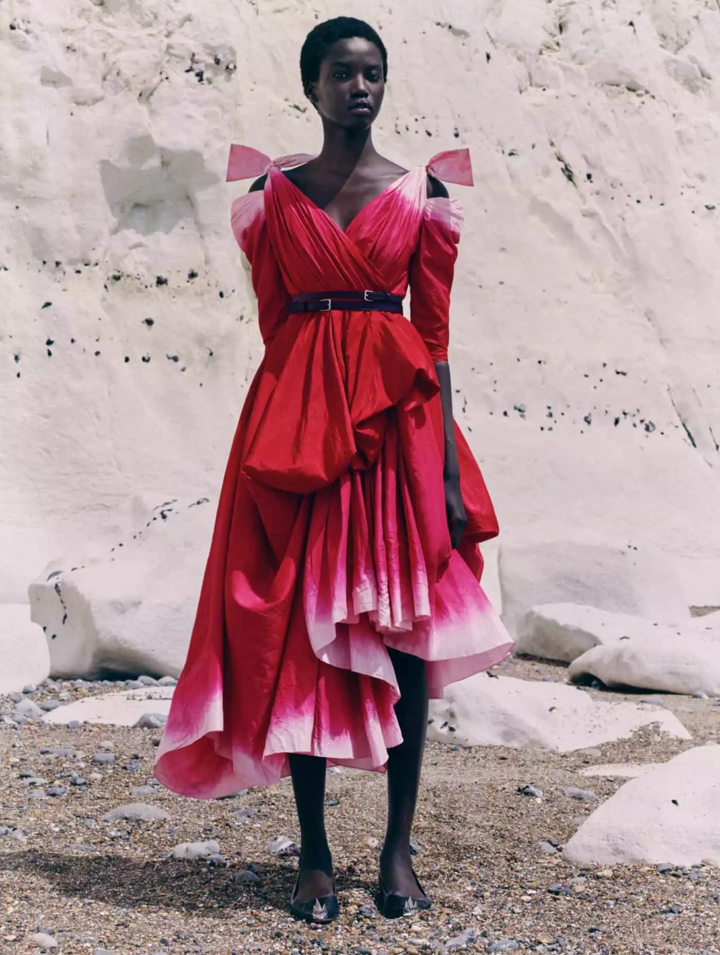 Bona Iqoqo Elimangalisayo lika-Alexander McQueen Pre-Spring '21, Eliklanywe NguSarah Burton Ngesikhathi Sokuvalwa 972_23