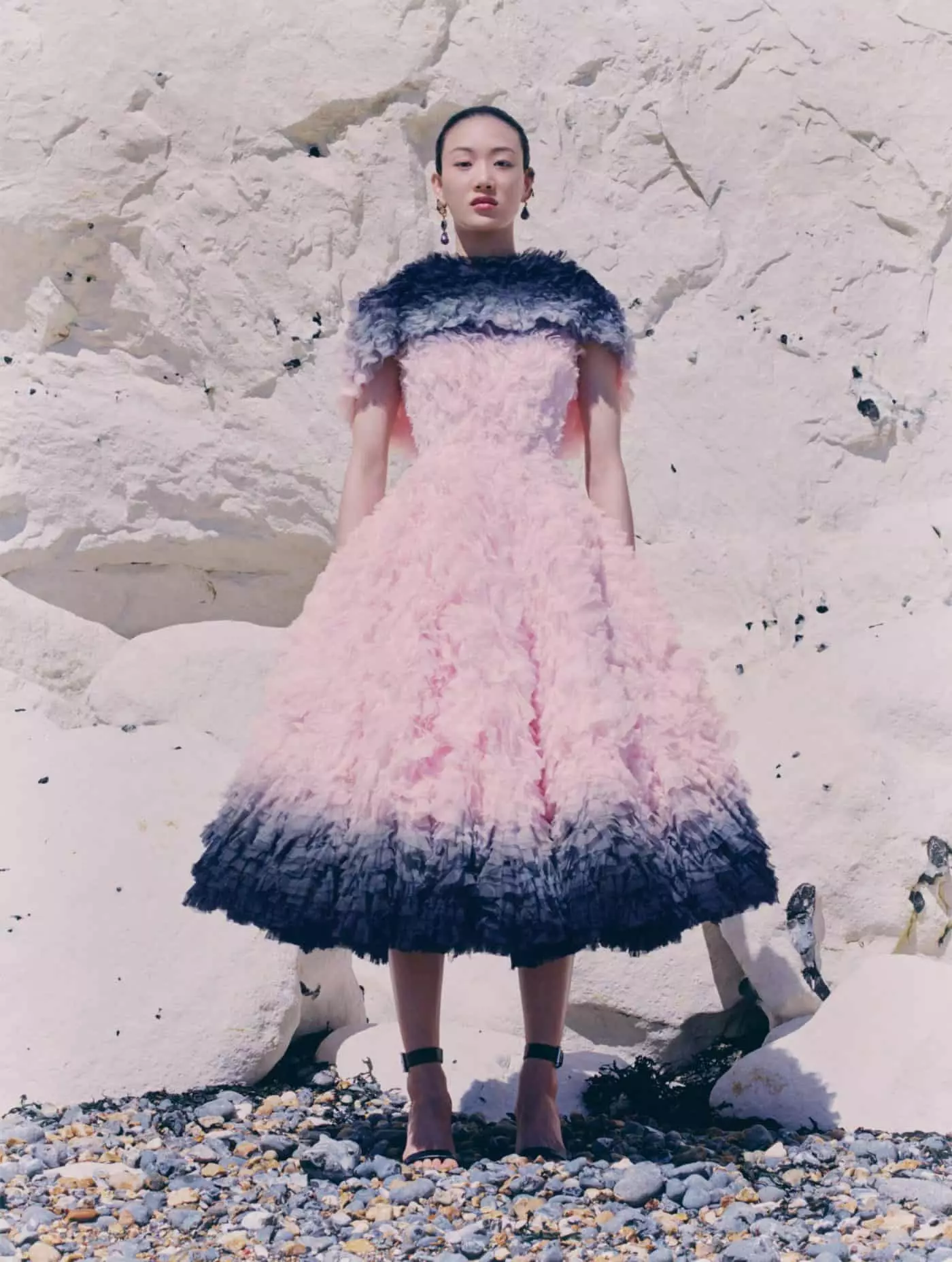 Vea la impresionante colección de Alexander McQueen Pre-Spring '21, diseñada por Sarah Burton durante el cierre 972_29