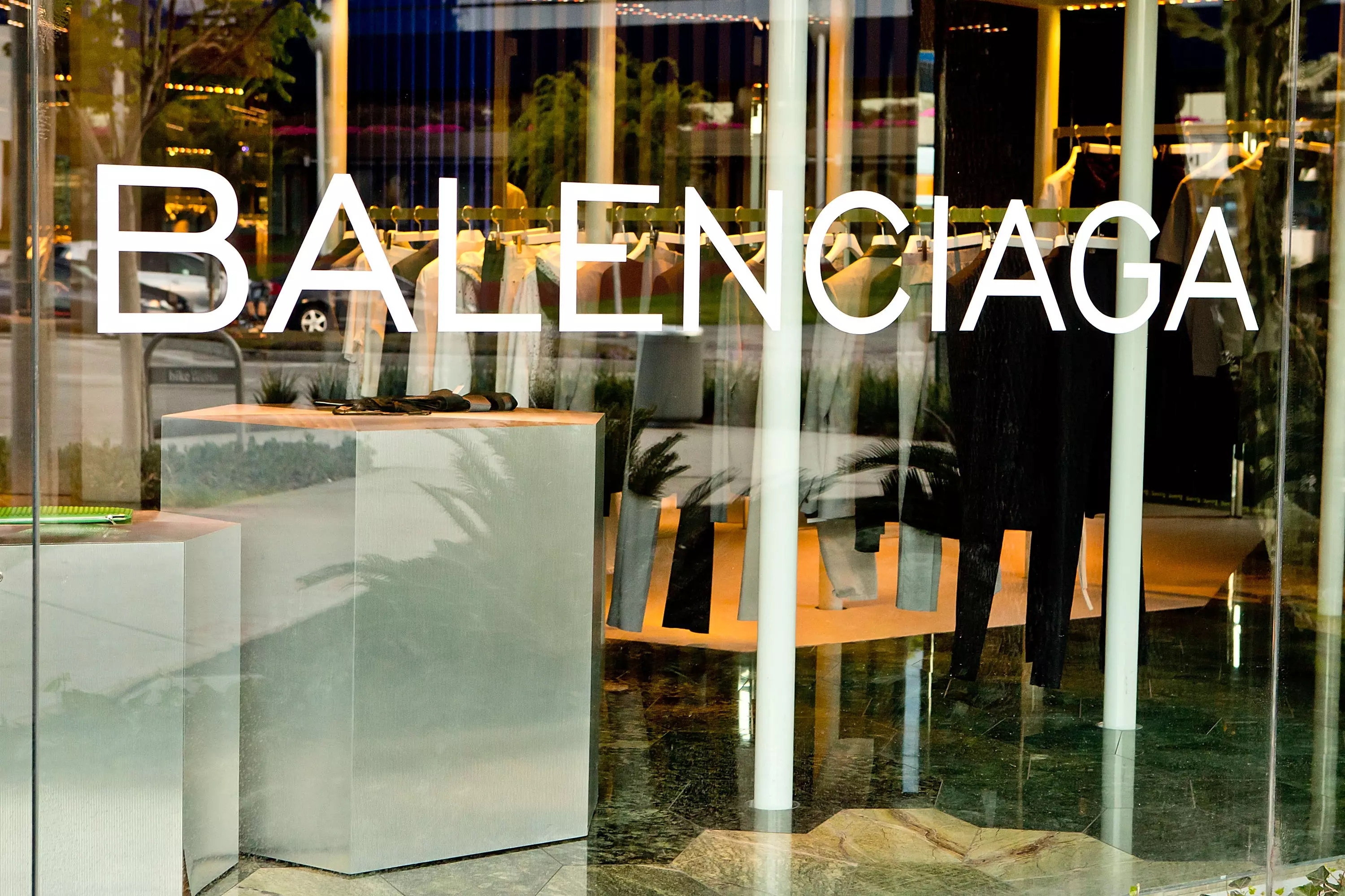 Vetements ၏ Demna Gvasalia သည် Balenciaga တွင် ဖန်တီးမှုဒါရိုက်တာအဖြစ် အမည်ပေးခဲ့သည်။ 98136_1