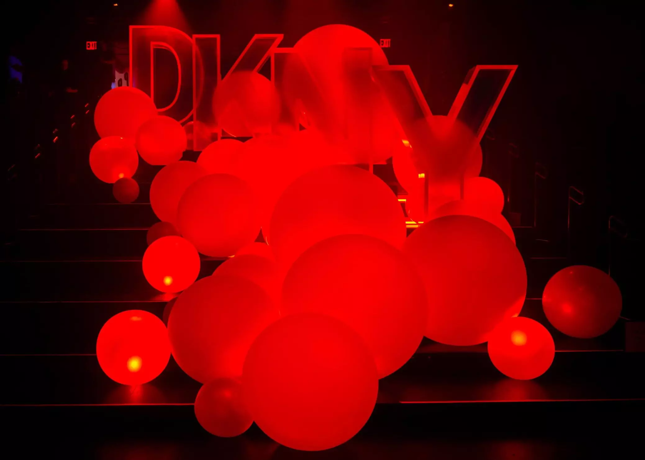 DKNY feiert sein 30-jähriges Bestehen mit einer riesigen Party in Brooklyn 9912_37